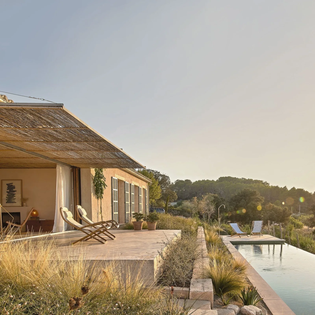 Retractable and fixed roofs on terraces: advantages and disadvantages ...