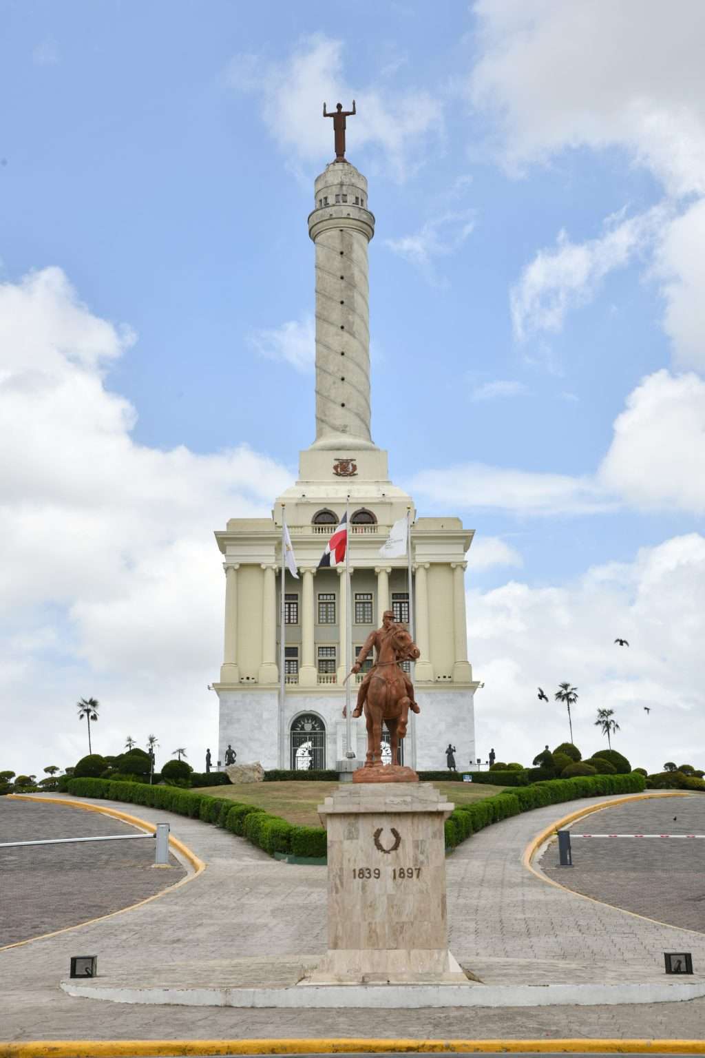 Il Monumento di Santiago: simbolo del recupero della sovranità ...