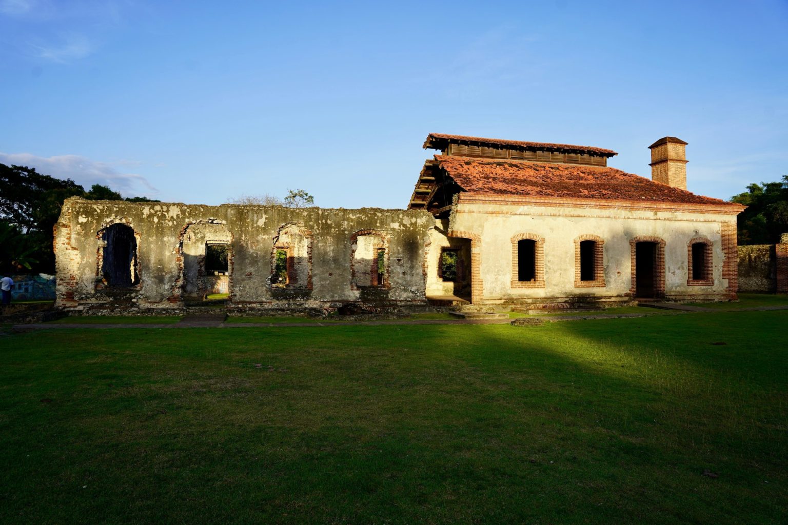 Las ruinas del azúcar: memorias de los ingenios Boca de Nigua y Ozama ...