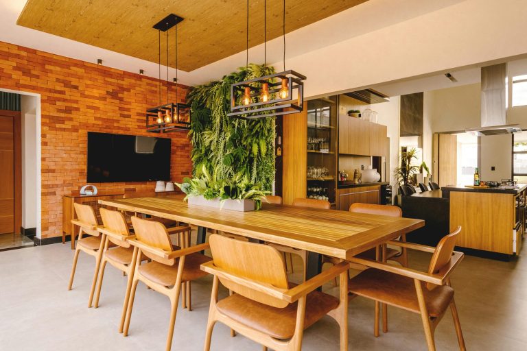 Oak and colors: trends in elegant dining rooms for 2026 | El Inmobiliario