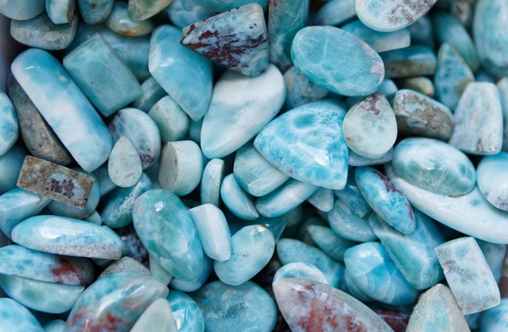 Why does larimar only exist in the Dominican Republic? The story behind ...