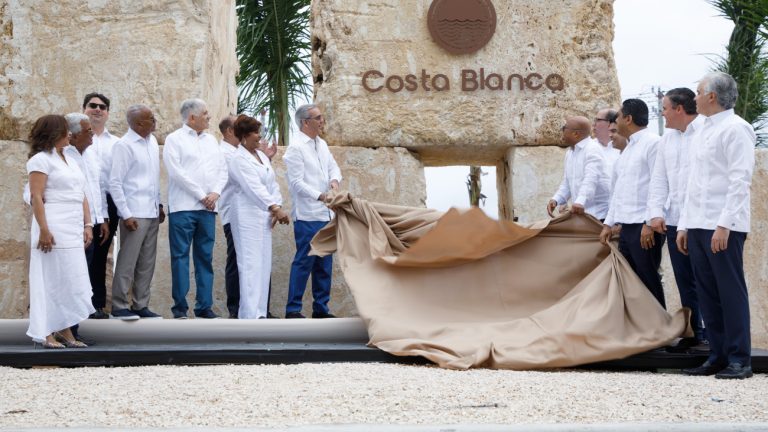 De overheid kondigt ambitieuze transformatie in Boca Chica aan met een ...